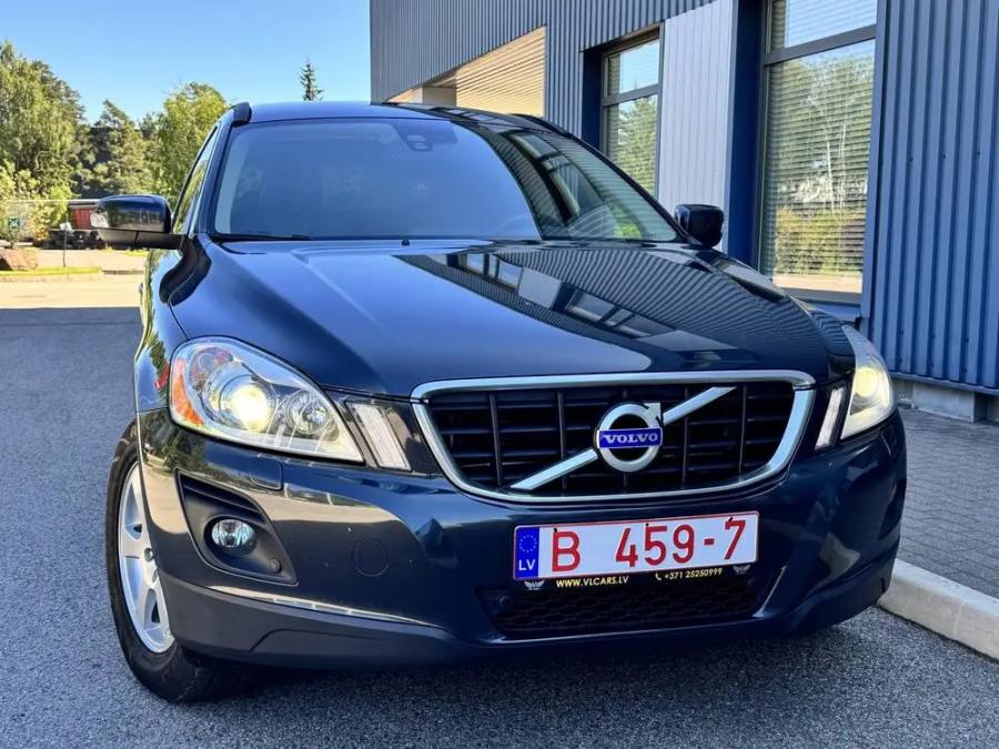 Grey Volvo XC60 2010 in Riga, with an engine capacity of 2.40 L and mileage of 346 thousand km for 7800 €, photo 1 on AUTOMOTO.COM.LV