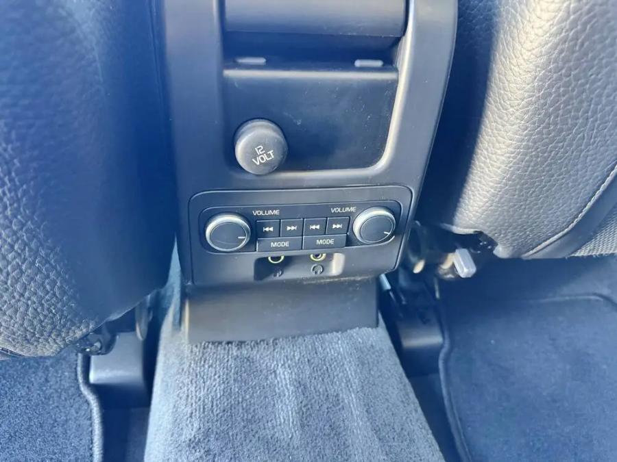 Grey Volvo XC60 2010 in Riga, with an engine capacity of 2.40 L and mileage of 346 thousand km for 7800 €, photo 14 on AUTOMOTO.COM.LV