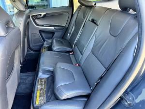 Grey Volvo XC60 2010 in Riga, with an engine capacity of 2.40 L and mileage of 346 thousand km for 7800 €, photo 15 on AUTOMOTO.COM.LV