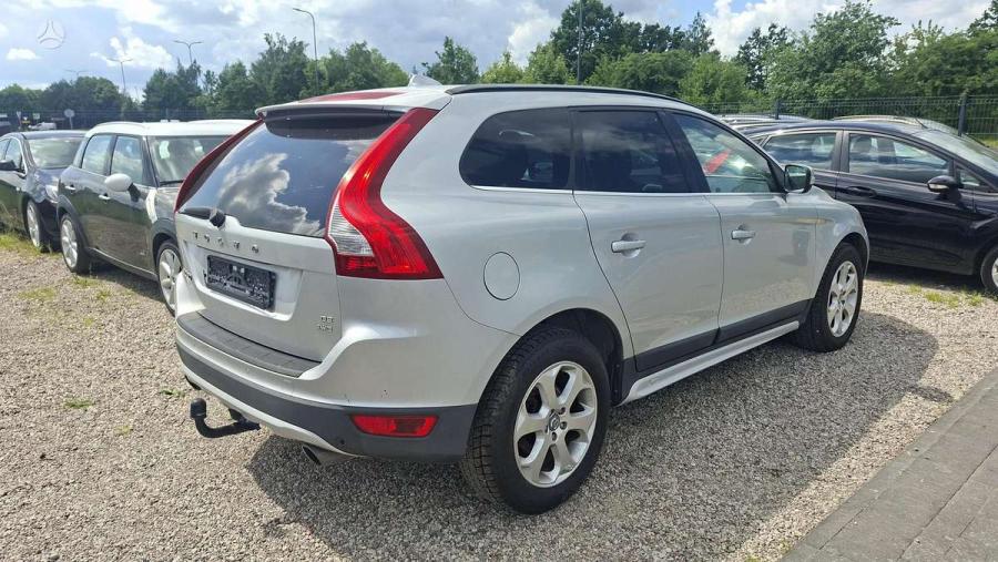 Pelēks Volvo XC60 2010 Kauņa, ar dzinēja tilpumu 2.40 L un nobraukumu 240 tūkst. km par 7600 €, foto 7 vietnē AUTOMOTO.COM.LV