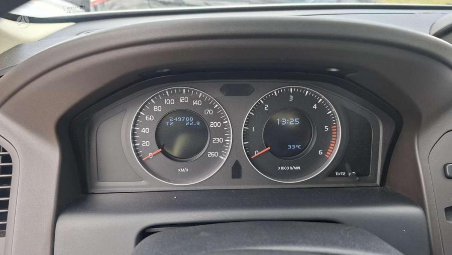 Pelēks Volvo XC60 2010 Kauņa, ar dzinēja tilpumu 2.40 L un nobraukumu 240 tūkst. km par 7600 €, foto 14 vietnē AUTOMOTO.COM.LV