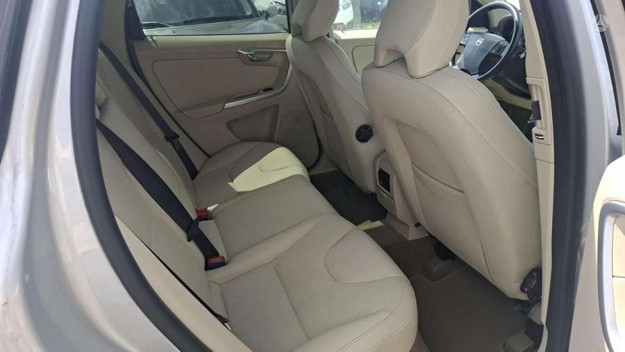Pelēks Volvo XC60 2010 Kauņa, ar dzinēja tilpumu 2.40 L un nobraukumu 240 tūkst. km par 7600 €, foto 16 vietnē AUTOMOTO.COM.LV