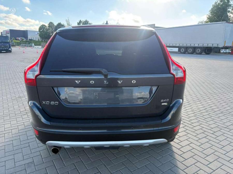Pelēks Volvo XC60 2010 Tauragė, ar dzinēja tilpumu 2.40 L un nobraukumu 318 tūkst. km par 7500 €, foto 5 vietnē AUTOMOTO.COM.LV