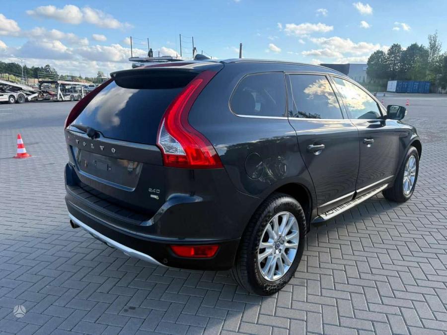 Pelēks Volvo XC60 2010 Tauragė, ar dzinēja tilpumu 2.40 L un nobraukumu 318 tūkst. km par 7500 €, foto 6 vietnē AUTOMOTO.COM.LV