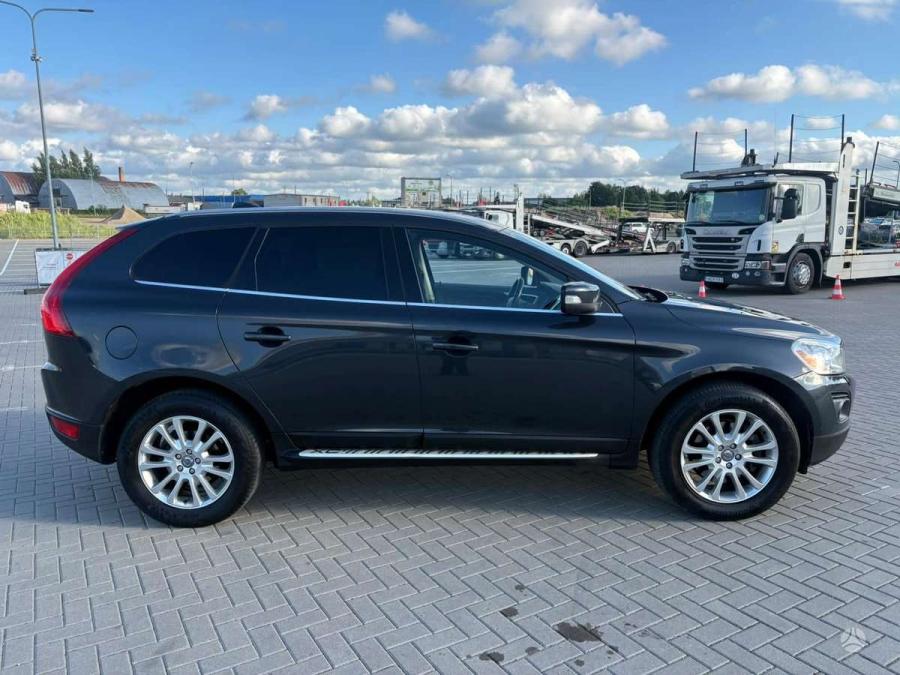 Pelēks Volvo XC60 2010 Tauragė, ar dzinēja tilpumu 2.40 L un nobraukumu 318 tūkst. km par 7500 €, foto 7 vietnē AUTOMOTO.COM.LV