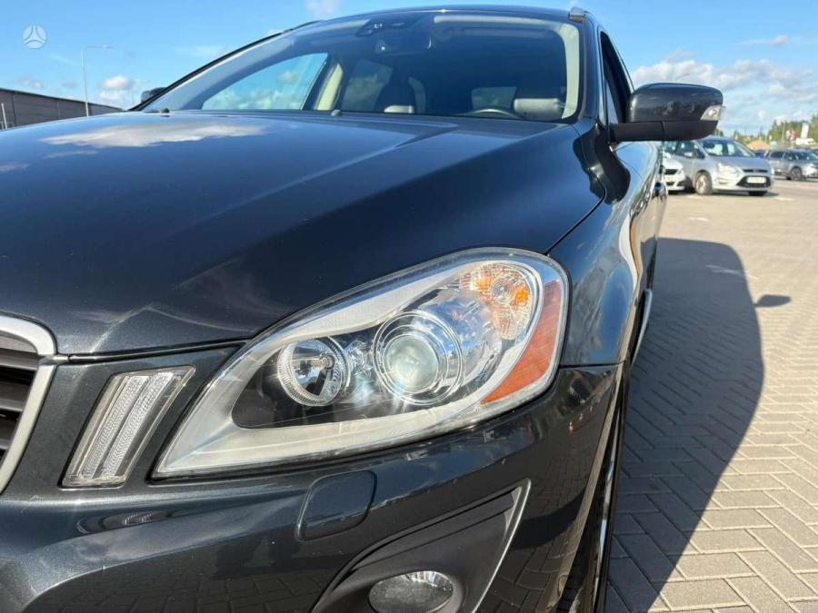Pelēks Volvo XC60 2010 Tauragė, ar dzinēja tilpumu 2.40 L un nobraukumu 318 tūkst. km par 7500 €, foto 9 vietnē AUTOMOTO.COM.LV