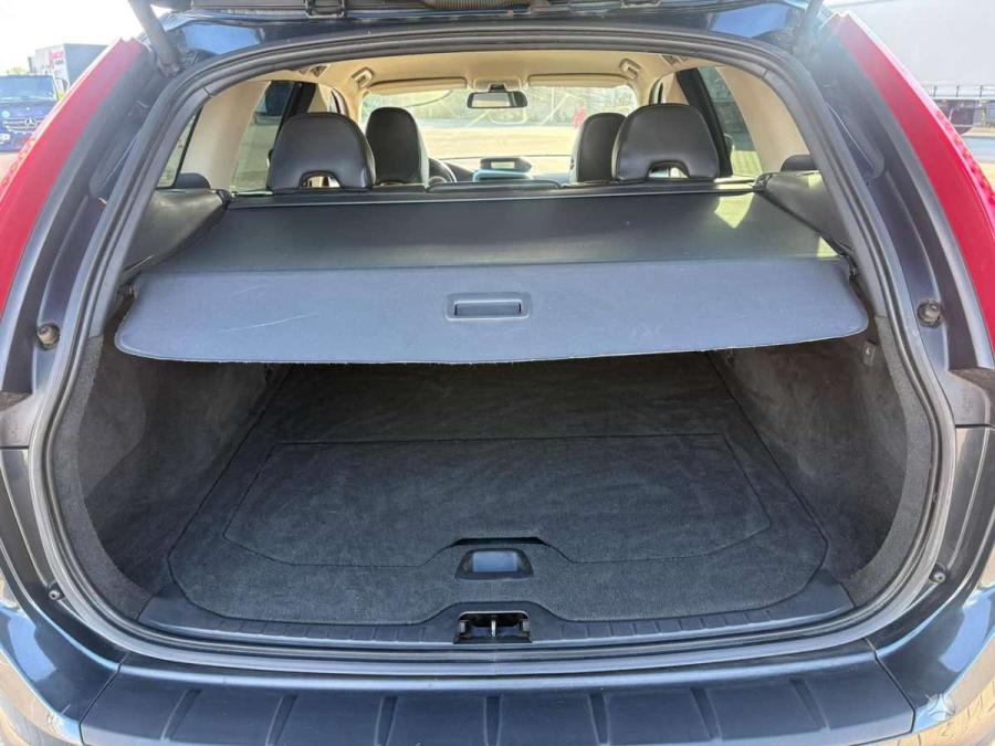 Pelēks Volvo XC60 2010 Tauragė, ar dzinēja tilpumu 2.40 L un nobraukumu 318 tūkst. km par 7500 €, foto 14 vietnē AUTOMOTO.COM.LV
