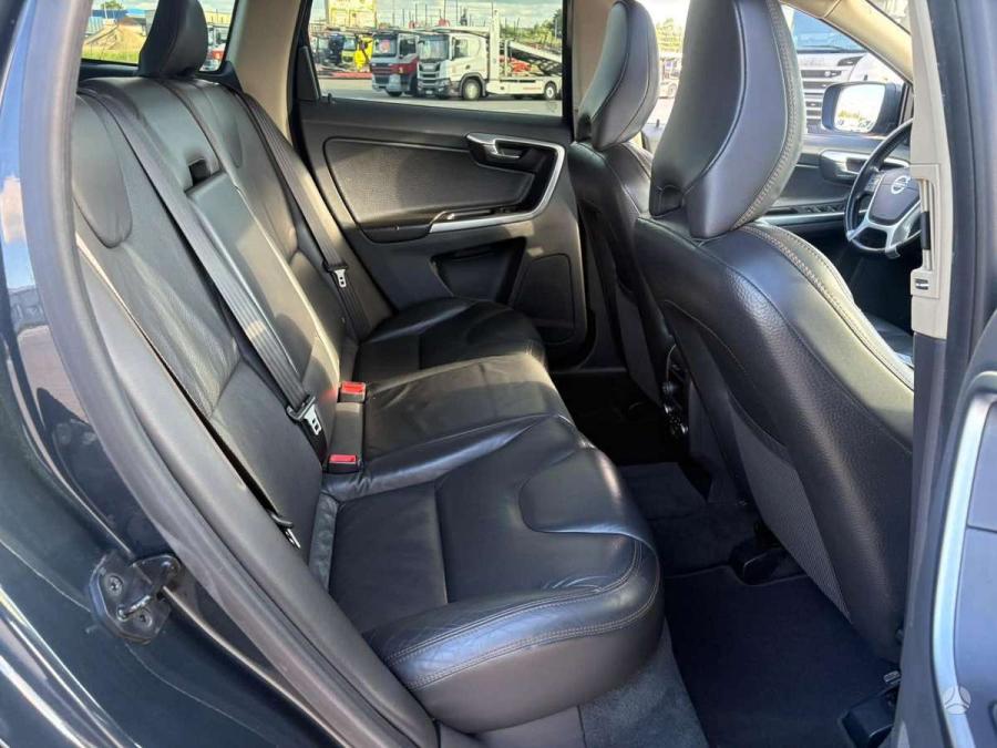 Pelēks Volvo XC60 2010 Tauragė, ar dzinēja tilpumu 2.40 L un nobraukumu 318 tūkst. km par 7500 €, foto 16 vietnē AUTOMOTO.COM.LV