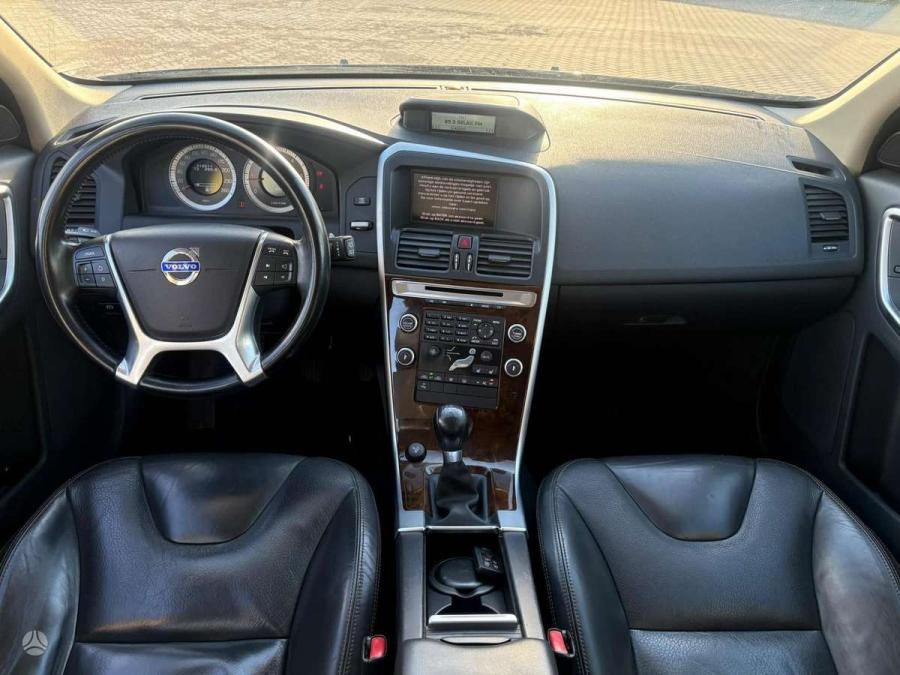 Pelēks Volvo XC60 2010 Tauragė, ar dzinēja tilpumu 2.40 L un nobraukumu 318 tūkst. km par 7500 €, foto 22 vietnē AUTOMOTO.COM.LV