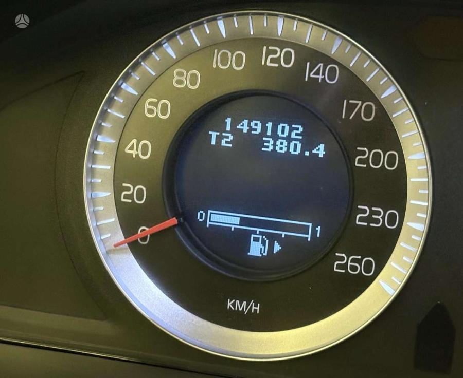 Pelēks Volvo XC60 2010 Marijampole, ar dzinēja tilpumu 2.40 L un nobraukumu 150 tūkst. km par 10750 €, foto 4 vietnē AUTOMOTO.COM.LV