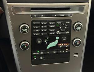 Pelēks Volvo XC60 2010 Marijampole, ar dzinēja tilpumu 2.40 L un nobraukumu 150 tūkst. km par 10750 €, foto 5 vietnē AUTOMOTO.COM.LV
