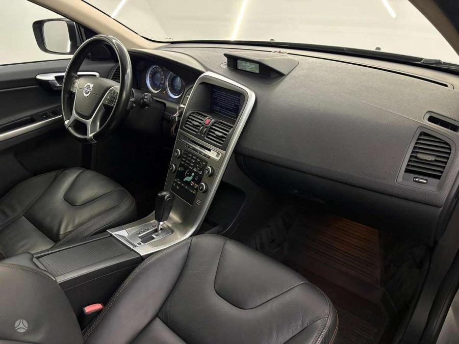 Pelēks Volvo XC60 2010 Marijampole, ar dzinēja tilpumu 2.40 L un nobraukumu 150 tūkst. km par 10750 €, foto 15 vietnē AUTOMOTO.COM.LV