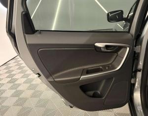 Pelēks Volvo XC60 2010 Marijampole, ar dzinēja tilpumu 2.40 L un nobraukumu 150 tūkst. km par 10750 €, foto 17 vietnē AUTOMOTO.COM.LV