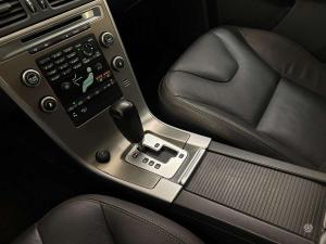 Pelēks Volvo XC60 2010 Marijampole, ar dzinēja tilpumu 2.40 L un nobraukumu 150 tūkst. km par 10750 €, foto 18 vietnē AUTOMOTO.COM.LV