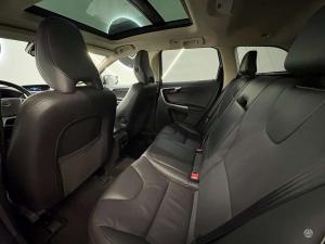 Pelēks Volvo XC60 2010 Marijampole, ar dzinēja tilpumu 2.40 L un nobraukumu 150 tūkst. km par 10750 €, foto 30 vietnē AUTOMOTO.COM.LV