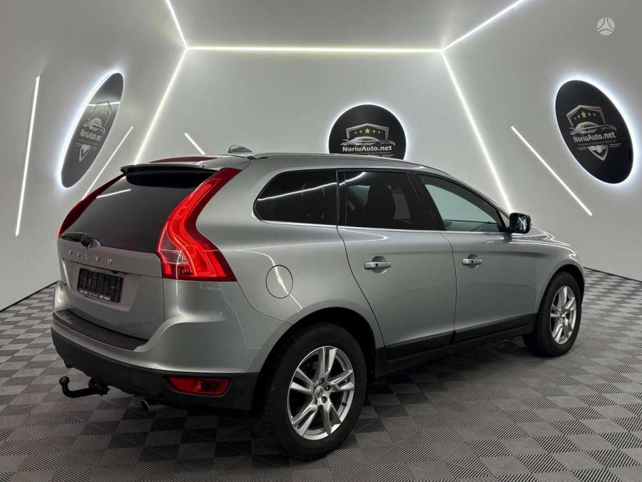 Pelēks Volvo XC60 2010 Marijampole, ar dzinēja tilpumu 2.40 L un nobraukumu 150 tūkst. km par 10750 €, foto 32 vietnē AUTOMOTO.COM.LV