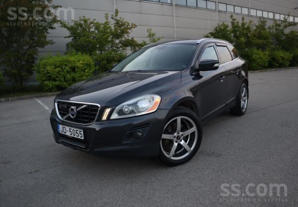 Pelēks Volvo XC60 2010 Rīga, ar dzinēja tilpumu 2.40 L un nobraukumu 0 tūkst. km par 5990 €, foto 1 vietnē AUTOMOTO.COM.LV
