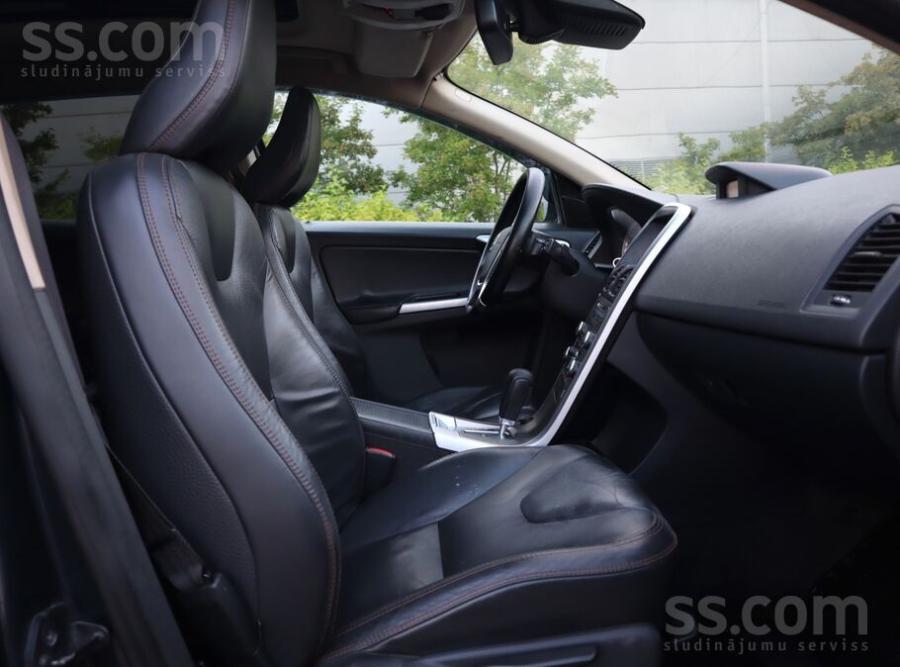 Grey Volvo XC60 2010 in Riga, with an engine capacity of 2.40 L and mileage of 0 thousand km for 5990 €, photo 15 on AUTOMOTO.COM.LV