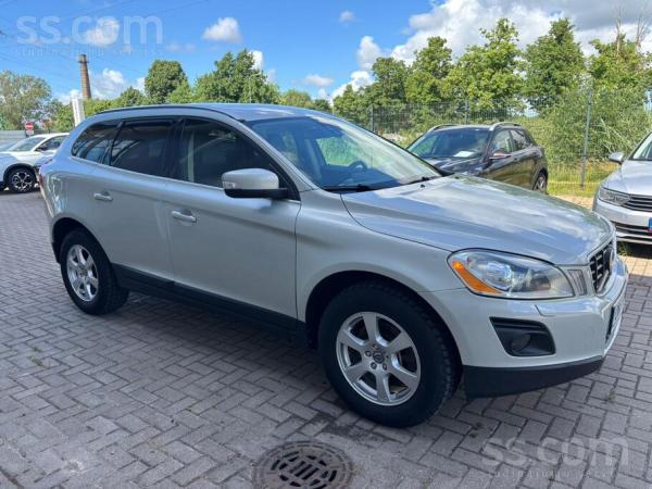 Pelēks Volvo XC60 2010 Liepāja, ar dzinēja tilpumu 2.40 L un nobraukumu 222 tūkst. km par 8240 €, foto 2 vietnē AUTOMOTO.COM.LV