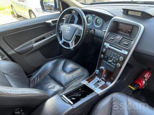 Pelēks Volvo XC60 2010 Liepāja, ar dzinēja tilpumu 2.40 L un nobraukumu 222 tūkst. km par 8240 €, foto 10 vietnē AUTOMOTO.COM.LV