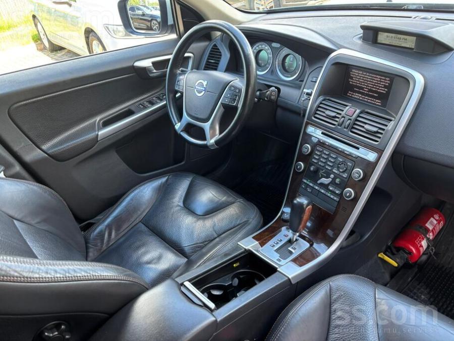 Pelēks Volvo XC60 2010 Liepāja, ar dzinēja tilpumu 2.40 L un nobraukumu 222 tūkst. km par 8240 €, foto 10 vietnē AUTOMOTO.COM.LV