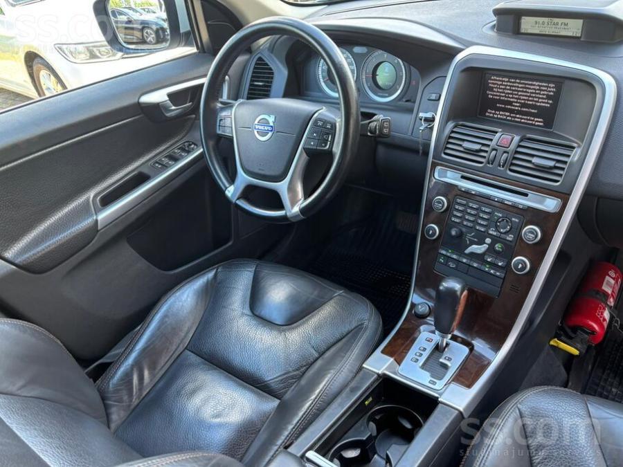 Pelēks Volvo XC60 2010 Liepāja, ar dzinēja tilpumu 2.40 L un nobraukumu 222 tūkst. km par 8240 €, foto 12 vietnē AUTOMOTO.COM.LV