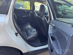 Pelēks Volvo XC60 2010 Liepāja, ar dzinēja tilpumu 2.40 L un nobraukumu 222 tūkst. km par 8240 €, foto 15 vietnē AUTOMOTO.COM.LV