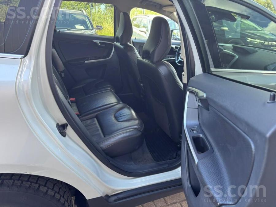 Pelēks Volvo XC60 2010 Liepāja, ar dzinēja tilpumu 2.40 L un nobraukumu 222 tūkst. km par 8240 €, foto 15 vietnē AUTOMOTO.COM.LV