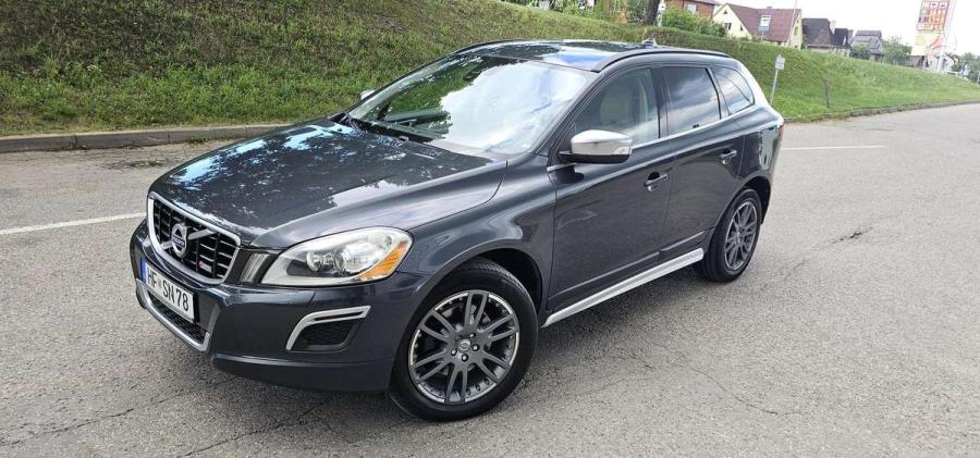 Grey Volvo XC60 2010 in Jonava, with an engine capacity of 2.40 L and mileage of 301 thousand km for 8999 €, photo 4 on AUTOMOTO.COM.LV
