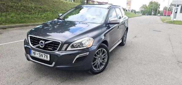 Grey Volvo XC60 2010 in Jonava, with an engine capacity of 2.40 L and mileage of 301 thousand km for 8999 €, photo 4 on AUTOMOTO.COM.LV