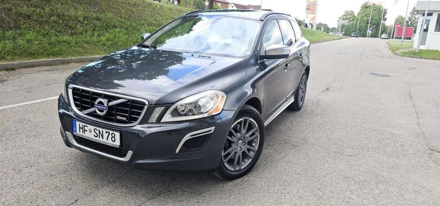 Grey Volvo XC60 2010 in Jonava, with an engine capacity of 2.40 L and mileage of 301 thousand km for 8999 €, photo 5 on AUTOMOTO.COM.LV