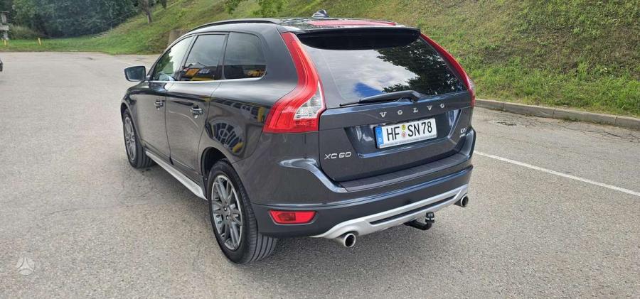 Grey Volvo XC60 2010 in Jonava, with an engine capacity of 2.40 L and mileage of 301 thousand km for 8999 €, photo 8 on AUTOMOTO.COM.LV