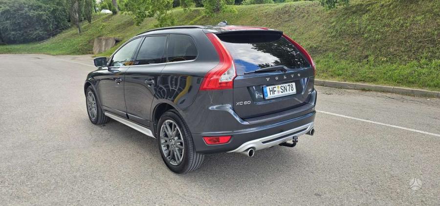 Grey Volvo XC60 2010 in Jonava, with an engine capacity of 2.40 L and mileage of 301 thousand km for 8999 €, photo 9 on AUTOMOTO.COM.LV