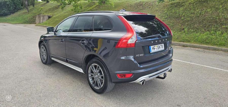 Grey Volvo XC60 2010 in Jonava, with an engine capacity of 2.40 L and mileage of 301 thousand km for 8999 €, photo 10 on AUTOMOTO.COM.LV