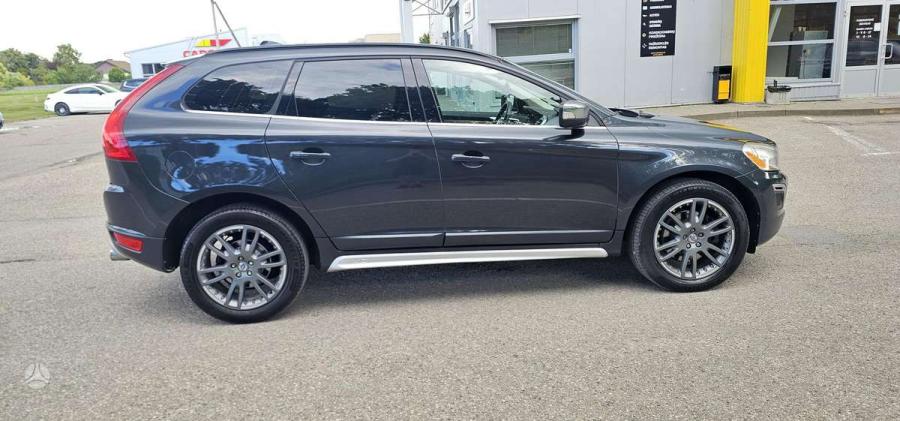 Grey Volvo XC60 2010 in Jonava, with an engine capacity of 2.40 L and mileage of 301 thousand km for 8999 €, photo 16 on AUTOMOTO.COM.LV