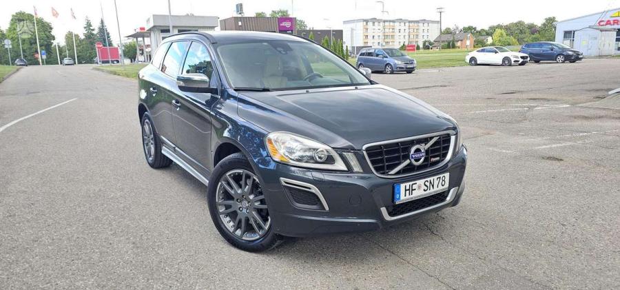 Grey Volvo XC60 2010 in Jonava, with an engine capacity of 2.40 L and mileage of 301 thousand km for 8999 €, photo 17 on AUTOMOTO.COM.LV