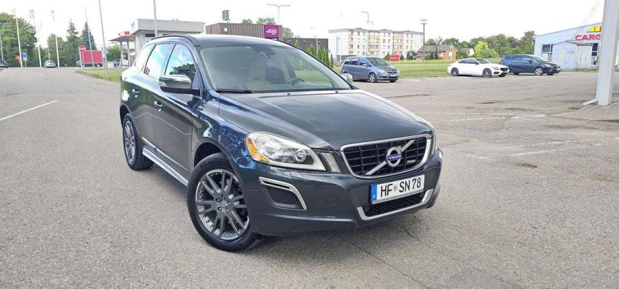 Grey Volvo XC60 2010 in Jonava, with an engine capacity of 2.40 L and mileage of 301 thousand km for 8999 €, photo 18 on AUTOMOTO.COM.LV