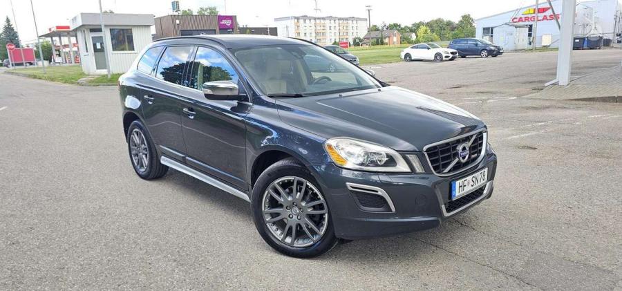 Grey Volvo XC60 2010 in Jonava, with an engine capacity of 2.40 L and mileage of 301 thousand km for 8999 €, photo 19 on AUTOMOTO.COM.LV
