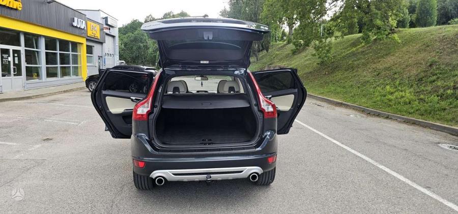 Grey Volvo XC60 2010 in Jonava, with an engine capacity of 2.40 L and mileage of 301 thousand km for 8999 €, photo 21 on AUTOMOTO.COM.LV