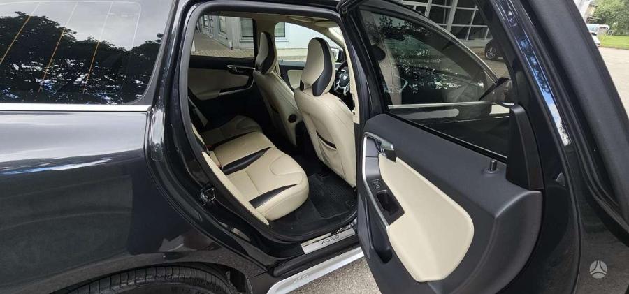 Grey Volvo XC60 2010 in Jonava, with an engine capacity of 2.40 L and mileage of 301 thousand km for 8999 €, photo 25 on AUTOMOTO.COM.LV