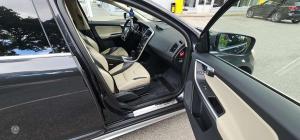 Grey Volvo XC60 2010 in Jonava, with an engine capacity of 2.40 L and mileage of 301 thousand km for 8999 €, photo 26 on AUTOMOTO.COM.LV