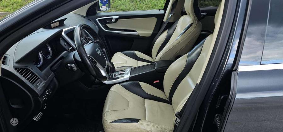 Grey Volvo XC60 2010 in Jonava, with an engine capacity of 2.40 L and mileage of 301 thousand km for 8999 €, photo 27 on AUTOMOTO.COM.LV