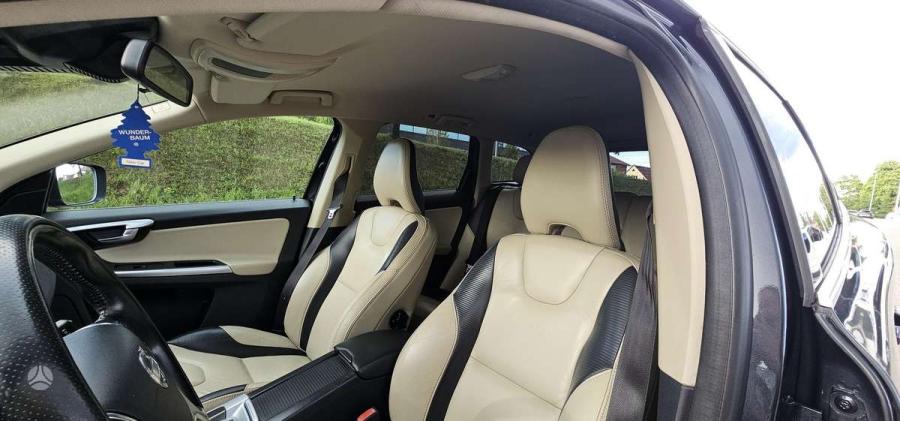 Grey Volvo XC60 2010 in Jonava, with an engine capacity of 2.40 L and mileage of 301 thousand km for 8999 €, photo 28 on AUTOMOTO.COM.LV