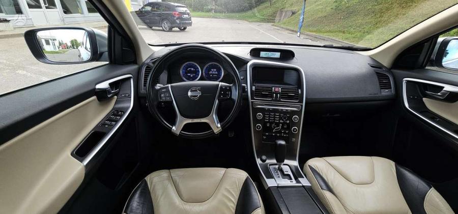 Grey Volvo XC60 2010 in Jonava, with an engine capacity of 2.40 L and mileage of 301 thousand km for 8999 €, photo 29 on AUTOMOTO.COM.LV