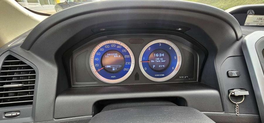 Grey Volvo XC60 2010 in Jonava, with an engine capacity of 2.40 L and mileage of 301 thousand km for 8999 €, photo 30 on AUTOMOTO.COM.LV