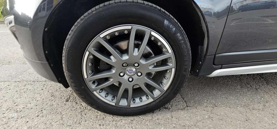 Grey Volvo XC60 2010 in Jonava, with an engine capacity of 2.40 L and mileage of 301 thousand km for 8999 €, photo 38 on AUTOMOTO.COM.LV