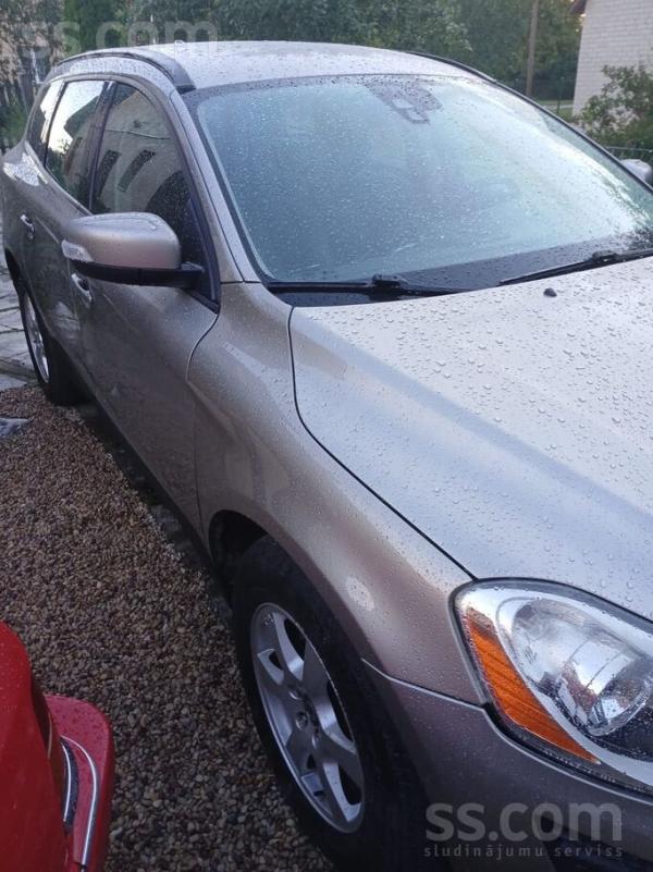Grey Volvo XC60 2010 in Riga, with an engine capacity of 2.40 L and mileage of 217 thousand km for 5000 €, photo 4 on AUTOMOTO.COM.LV
