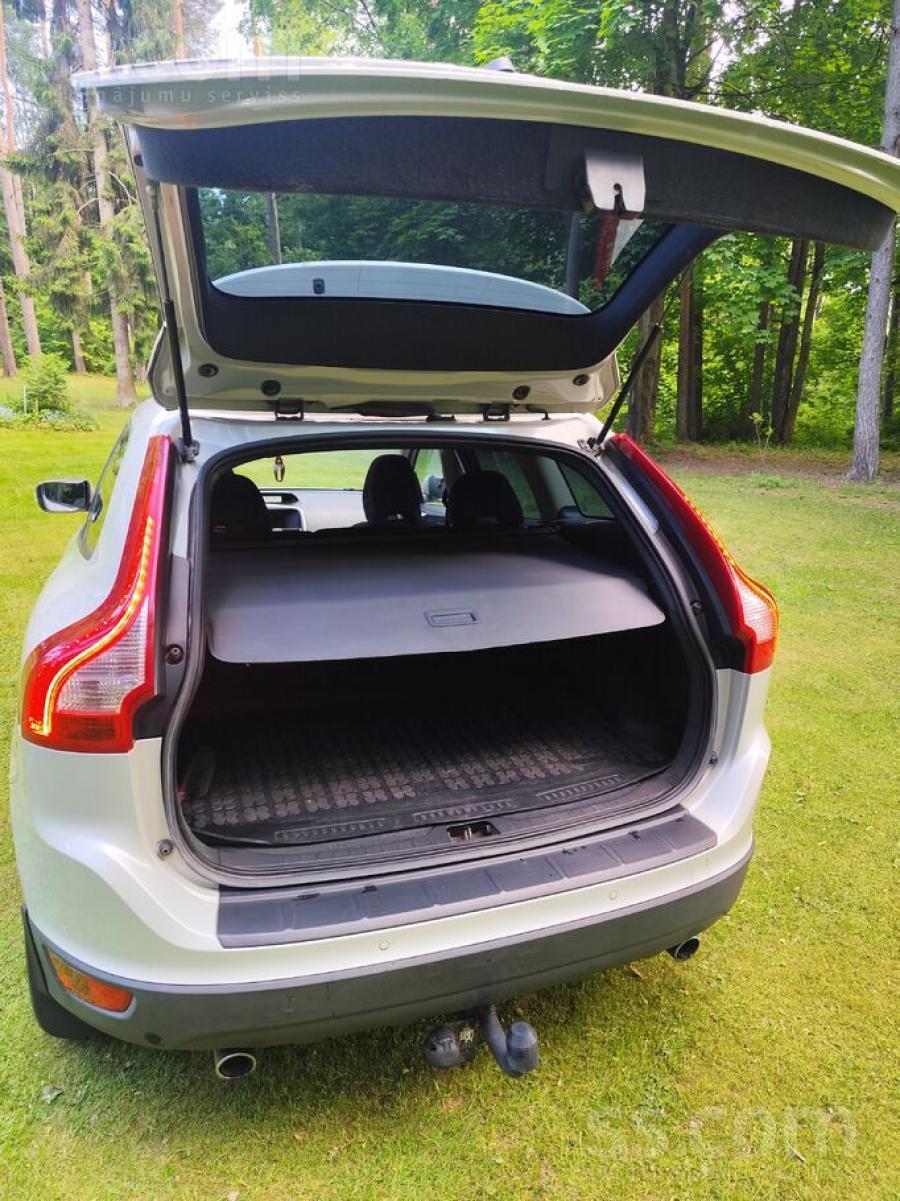 Pelēks Volvo XC60 2010 Rēzekne, ar dzinēja tilpumu 2.40 L un nobraukumu 261 tūkst. km par 6950 €, foto 7 vietnē AUTOMOTO.COM.LV