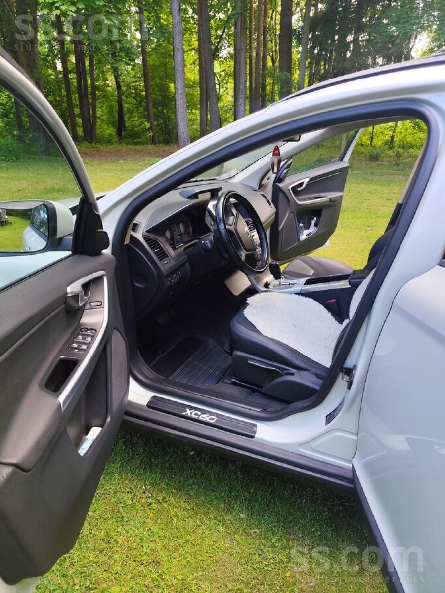 Pelēks Volvo XC60 2010 Rēzekne, ar dzinēja tilpumu 2.40 L un nobraukumu 261 tūkst. km par 6950 €, foto 10 vietnē AUTOMOTO.COM.LV
