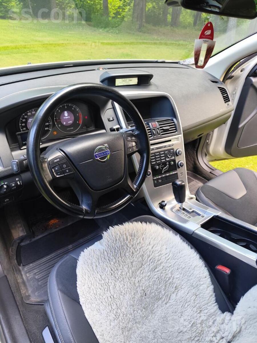 Pelēks Volvo XC60 2010 Rēzekne, ar dzinēja tilpumu 2.40 L un nobraukumu 261 tūkst. km par 6950 €, foto 11 vietnē AUTOMOTO.COM.LV